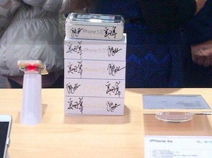 中國移動iPhone 正式開售！首批iPhone 有Tim Cook 親筆簽名！ - 流動日報