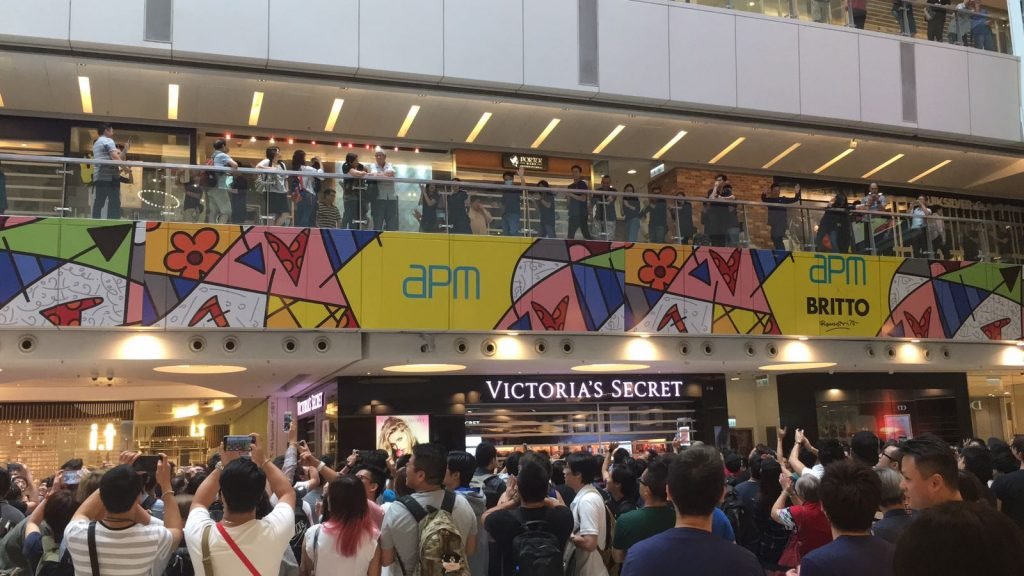 香港第 6 家 Apple Store apm 新店開幕前一刻！大批果粉排隊朝聖！ - 流動日報