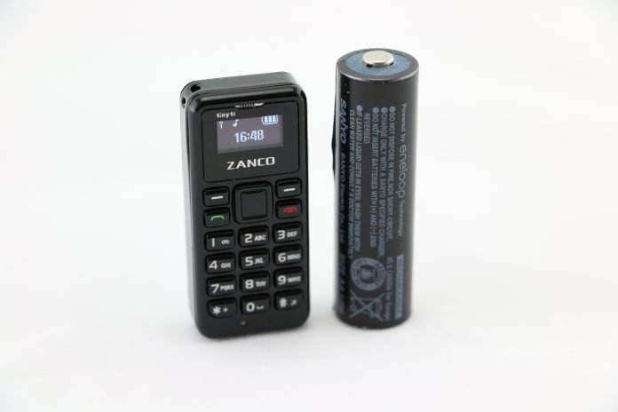 【開箱】全球最小手機 Zanco Tiny T1 僅有拇指體積的迷你手機 - 流動日報