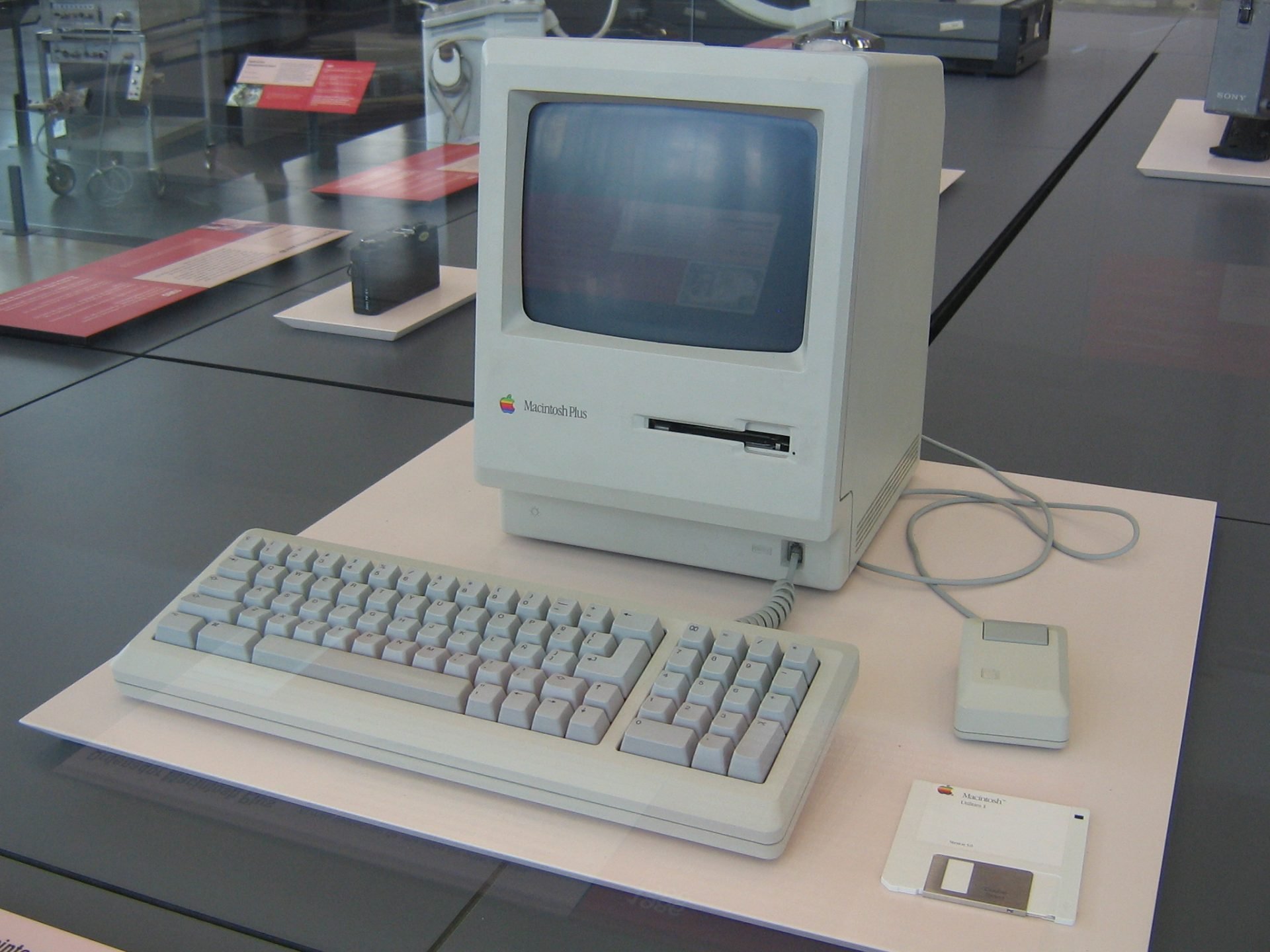 Macintosh 今天 35 歲生日！回顧 15 款最經典的 Mac 設計！ - 流動日報