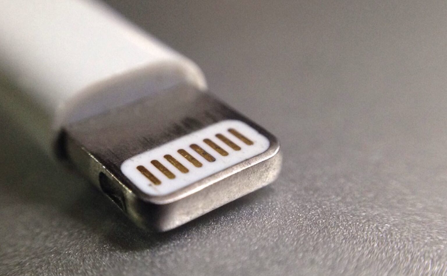 iPhone 14 Pro Lightning 受限 USB 2.0 速度 蘋果建議 AirDrop 傳送 48MP ProRAW - 流動日報