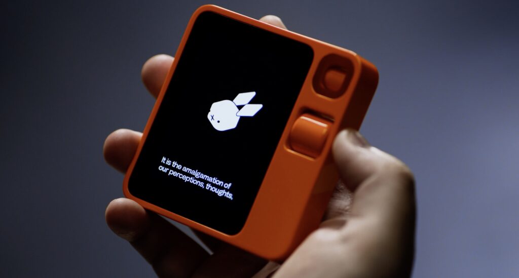 隨身 AI 裝置 Rabbit R1 正式發佈 首天賣出 1 萬台 - 流動日報