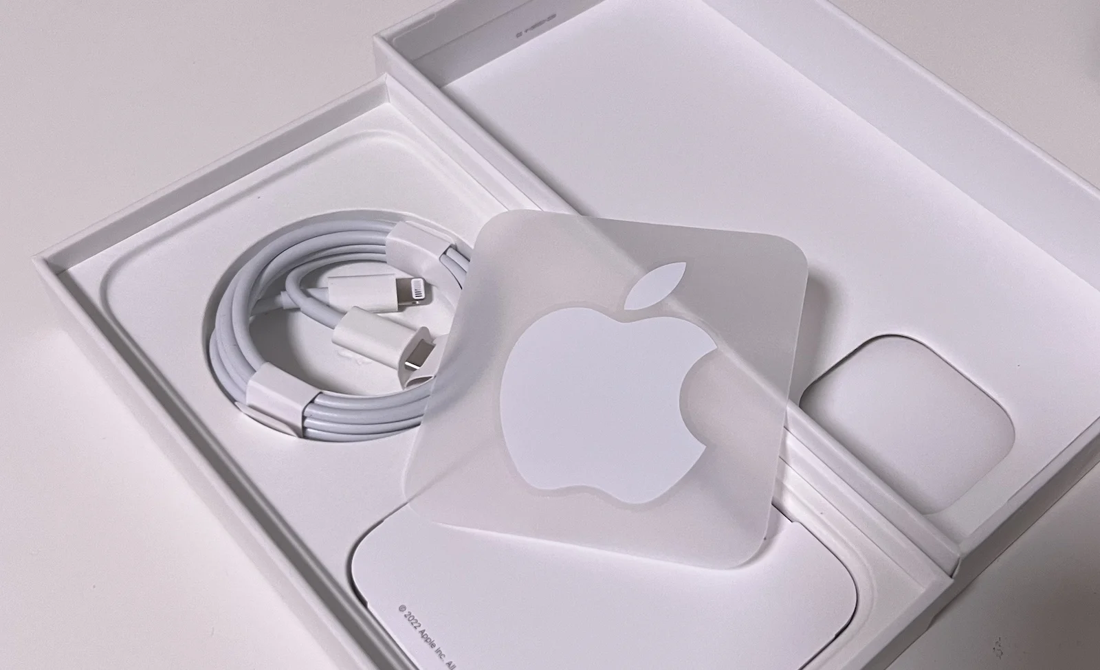 iPhone 包裝盒內的蘋果貼紙有什麼用？ - 流動日報