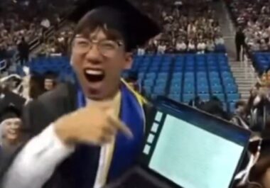 UCLA 學生畢業禮興奮展示：「ChatGPT 幫我畢業」 - 流動日報